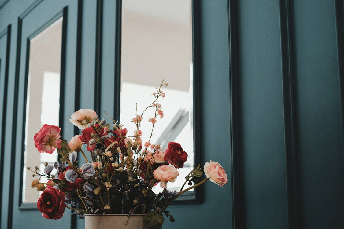 What is Contrast Opposition in Floral Design?