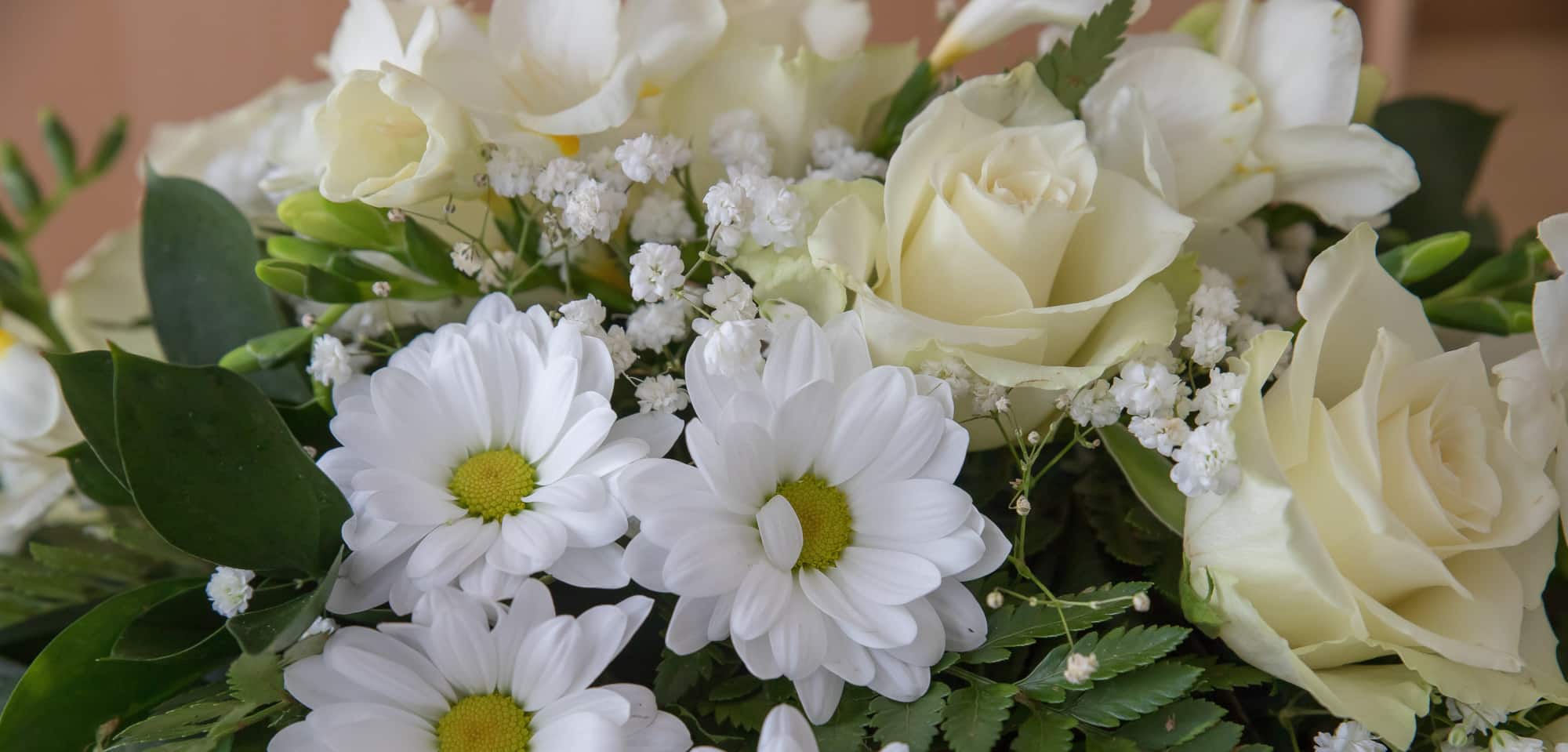 Condolence Flowers & Chinese Messages: A Formal Guide